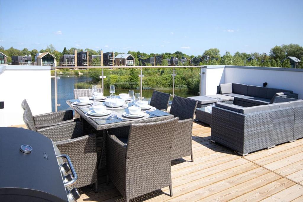 Minety Lake 43, Green Haven, Somerford Keynes (updated prices 2025)