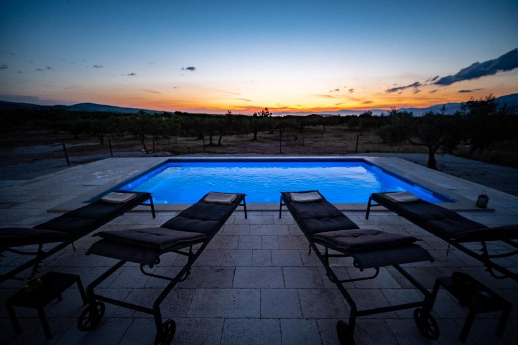 Secluded vacation house Bračuta with swimming pool, Pučišća – Updated ...