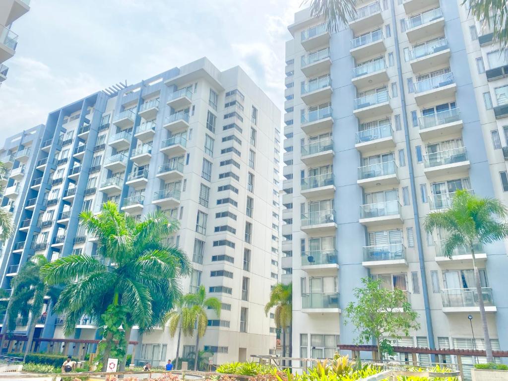 Big Condo Across Manila Airport w/ WIFI, Manila (updated prices 2025)