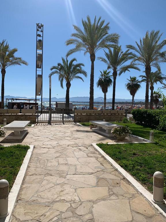 Beachfront Salou apartment with sea view, Salou (updated prices 2026)