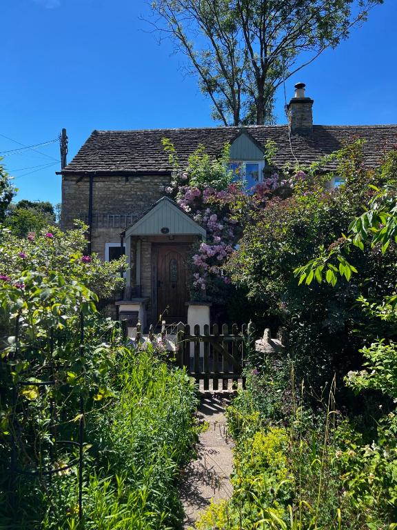 Characterful, Cosy Cotswold Cottage, Folly Cottage, Avening (updated ...