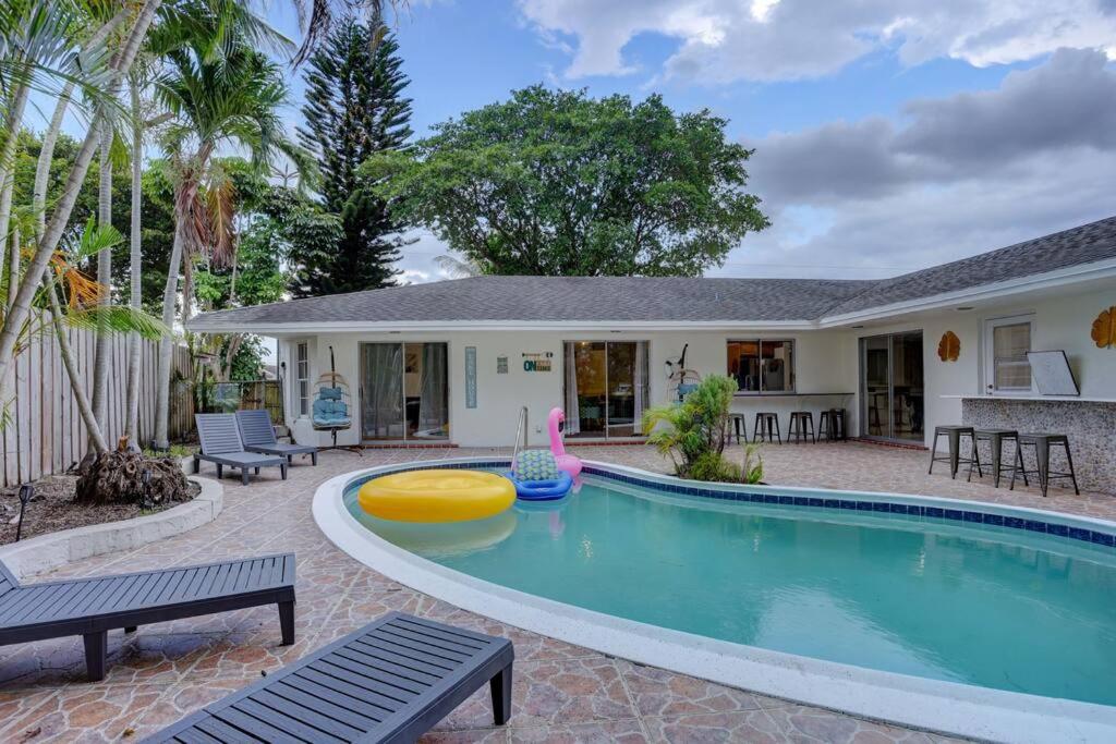 Lucky Day Lake House-*Waterfront*Pool*Jacuzzi*, Margate (updated prices ...