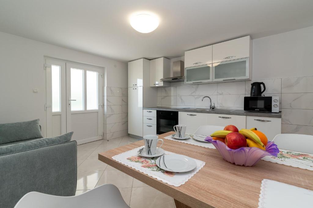 Novi, Trogir (updated prices 2025)