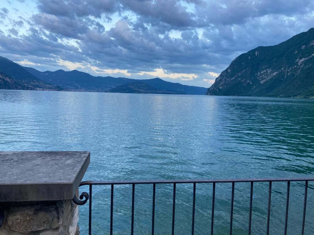 Red Chair House, Riva di Solto (updated prices 2024)