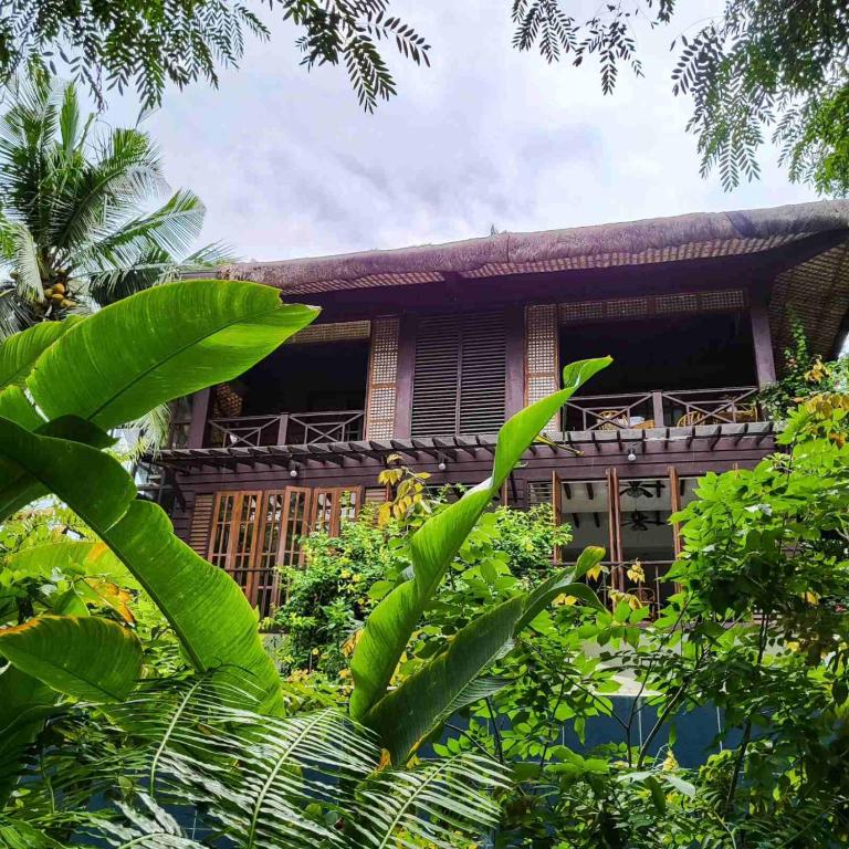 The Red Hen Homestead, Batangas City – Updated 2023 Prices