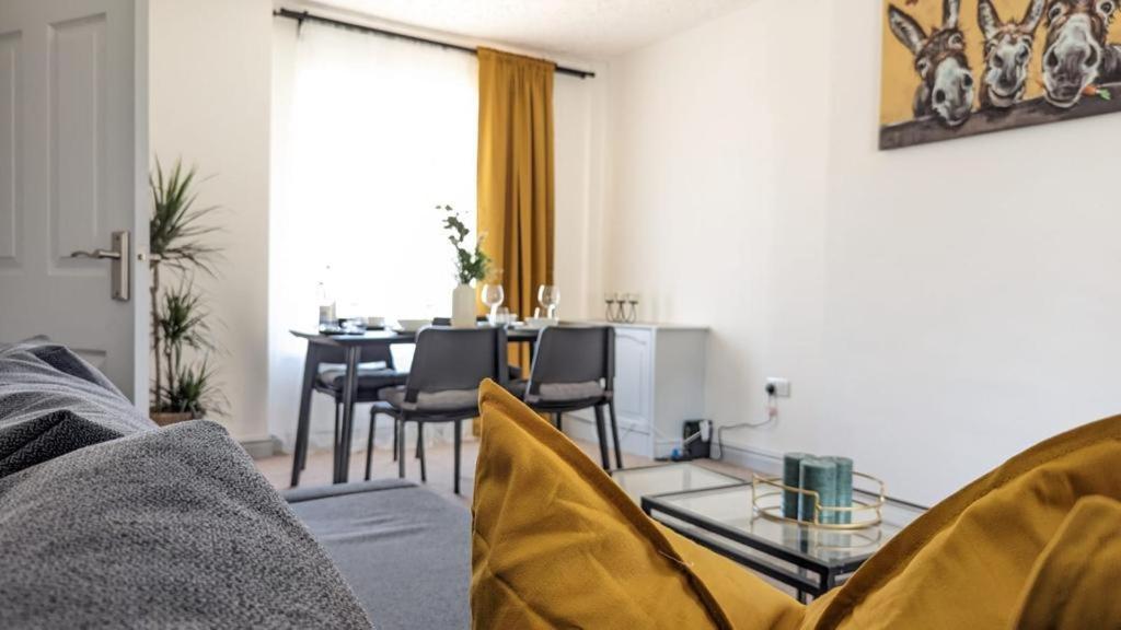 Spacious home near Newcastle City Centre, Hebburn – Updated 2024 Prices