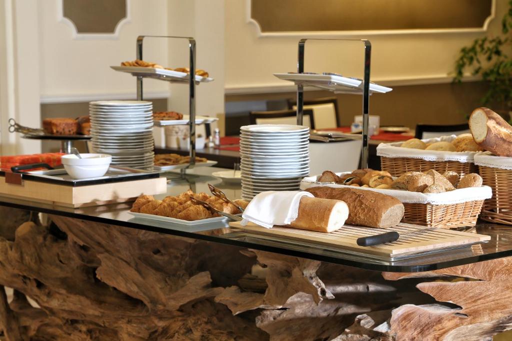 Hotel Villa Capri, Gardone Riviera (updated prices 2025)