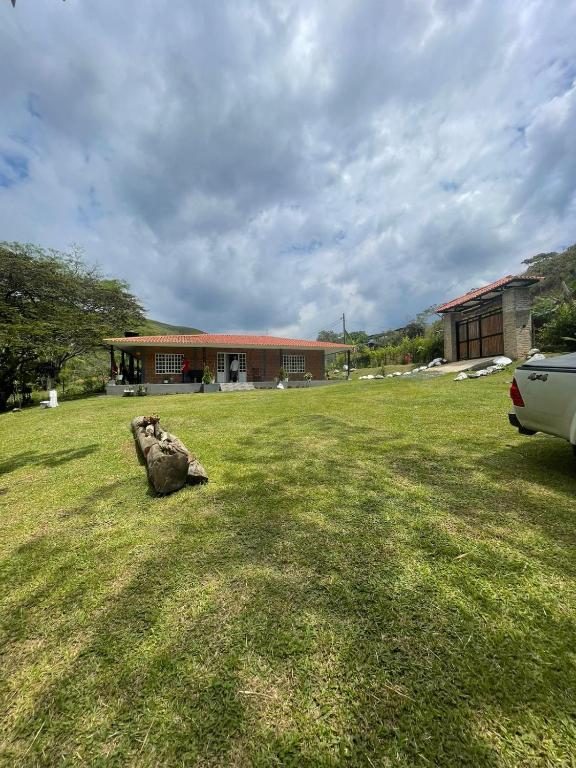 Hermosa Finca con Rio privado, a 20 ,minutos de jardín plaza, Cali ...