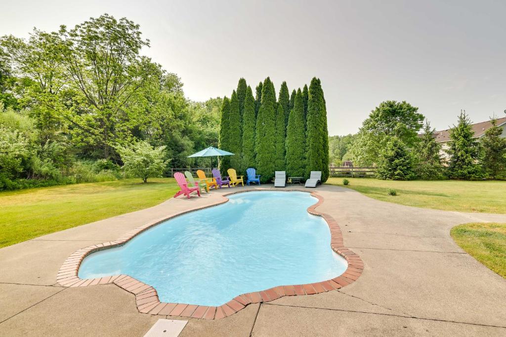 Calm Columbia Haven Outdoor Pool, Hot Tub!, Delaware Water Gap (updated ...