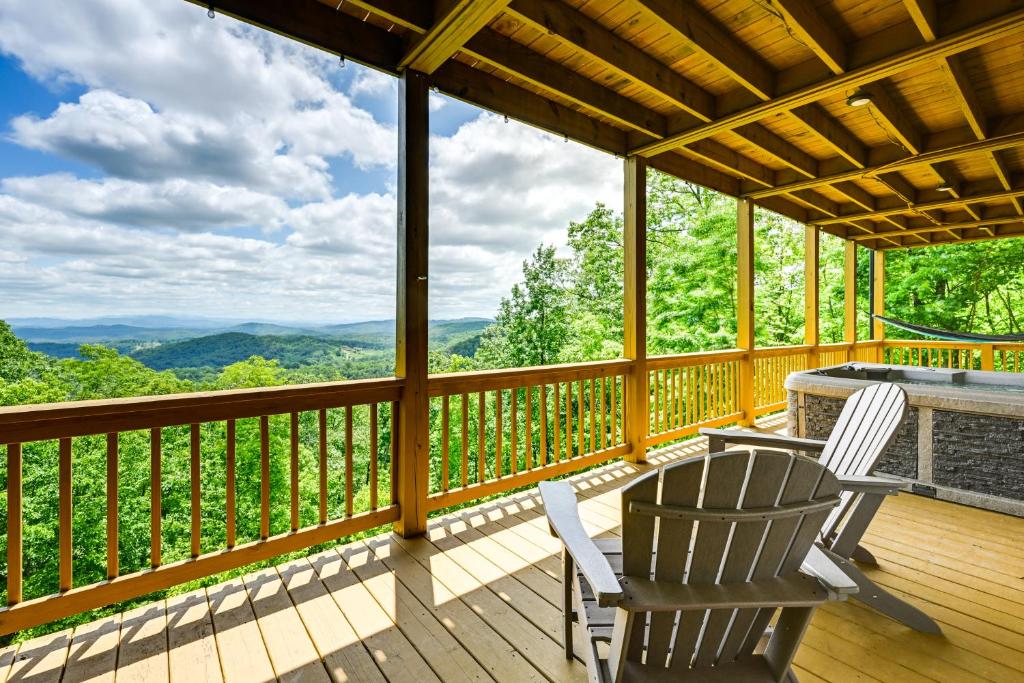 Mountaintop Murphy Cabin Hot Tub, Decks, Murphy (updated prices 2024)