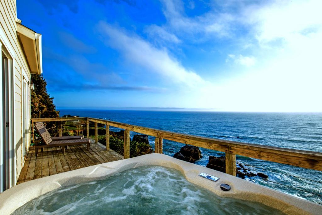 Exquisite Oceanview! Hot Tub! Oceanfront! Shelter Cove, CA, Shelter ...