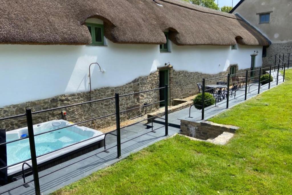 The Root House, Croyde (updated prices 2026)