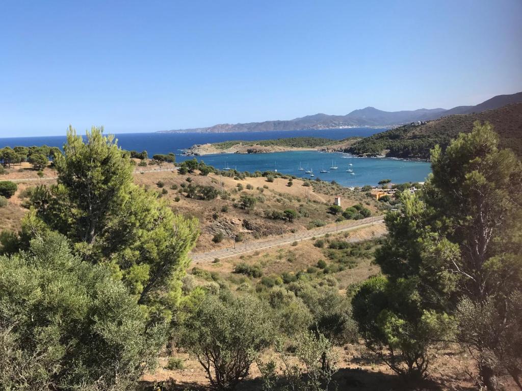 A Chic Four-Person Apartment By The Beach At Cap Ras, Llança ...