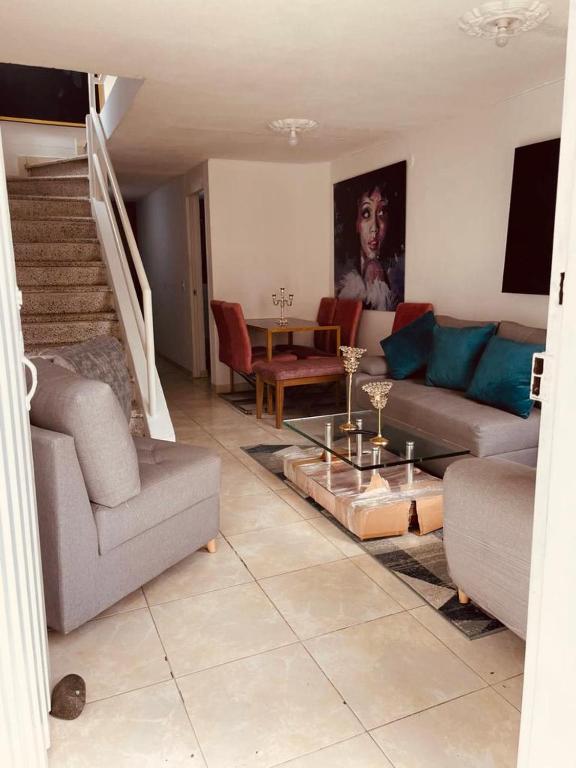 Casa con piscina en unidad cerrada, Medellín (updated prices 2025)