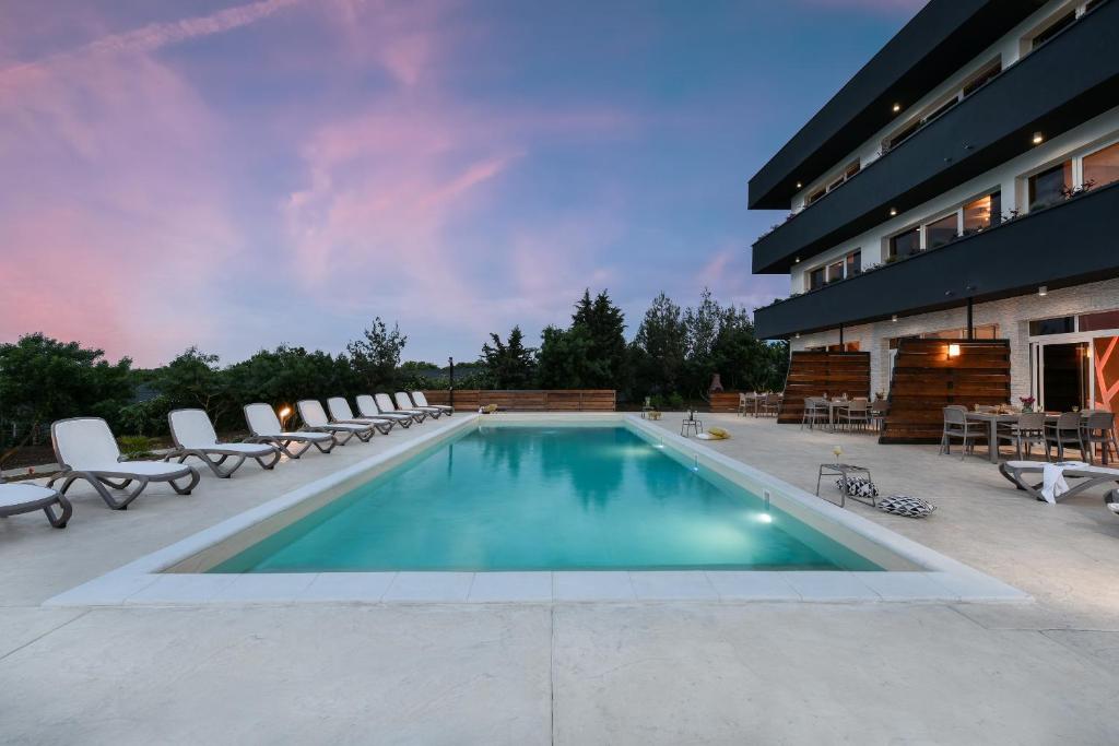 Mendula, Nin (tarifs actualisés 2024)