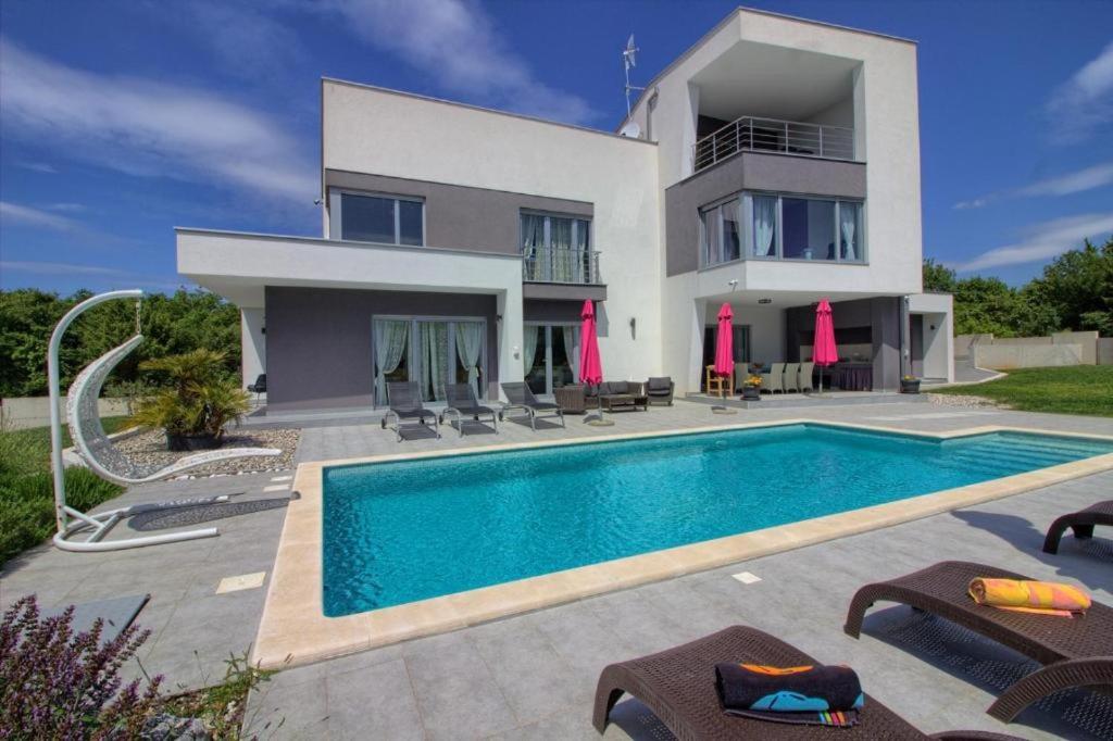 Windrose, Krnica (preços atualizados para 2025)