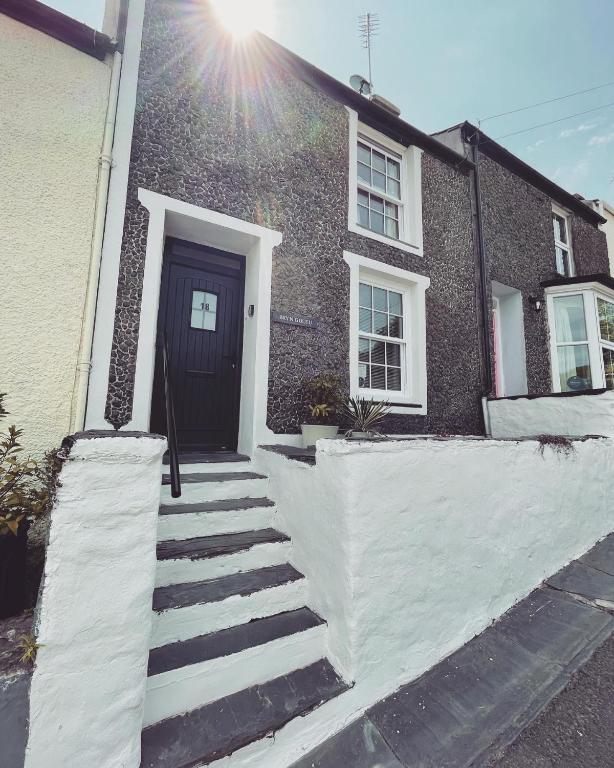 Bryn Goleu, Mersey Street, Borth-y-Gest, Porthmadog (updated prices 2026)