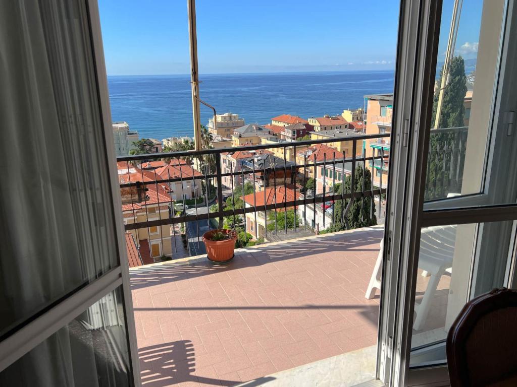 Grande Appartamento Vista Mare, Varazze (updated prices 2025)