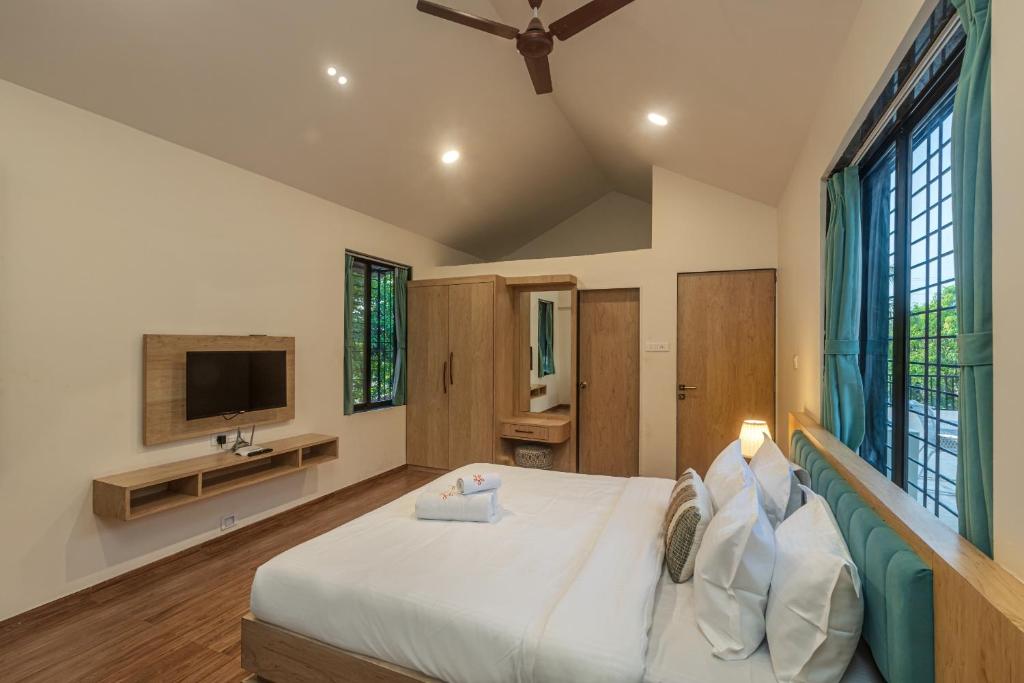 SaffronStays RiverFront Manor, 5-BDR pool villa by Pej River, Karjat ...