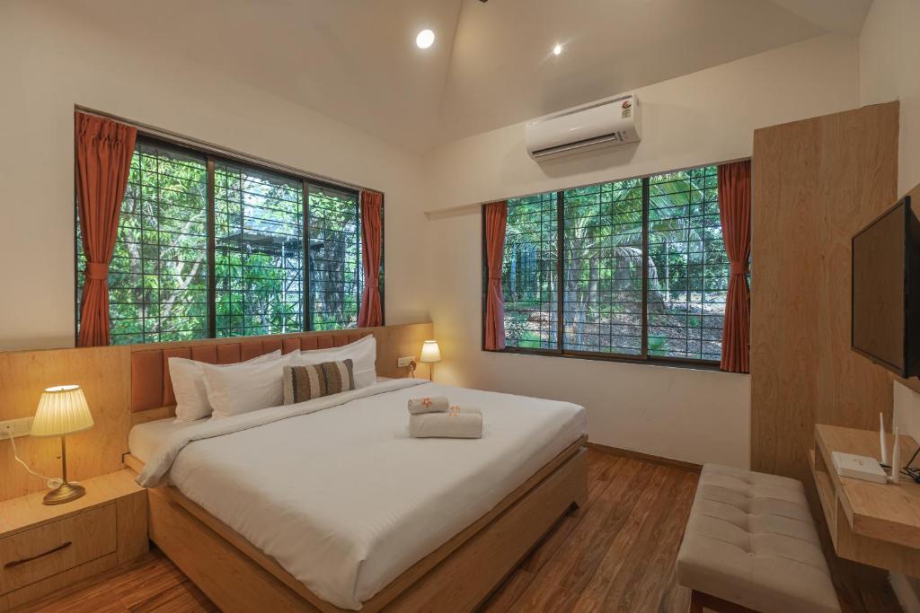 SaffronStays RiverFront Manor, 5-BDR pool villa by Pej River, Karjat ...