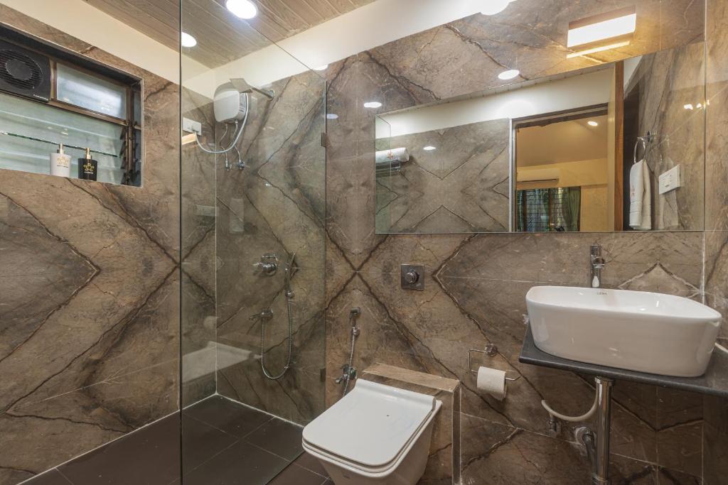 SaffronStays RiverFront Manor, 5-BDR pool villa by Pej River, Karjat ...