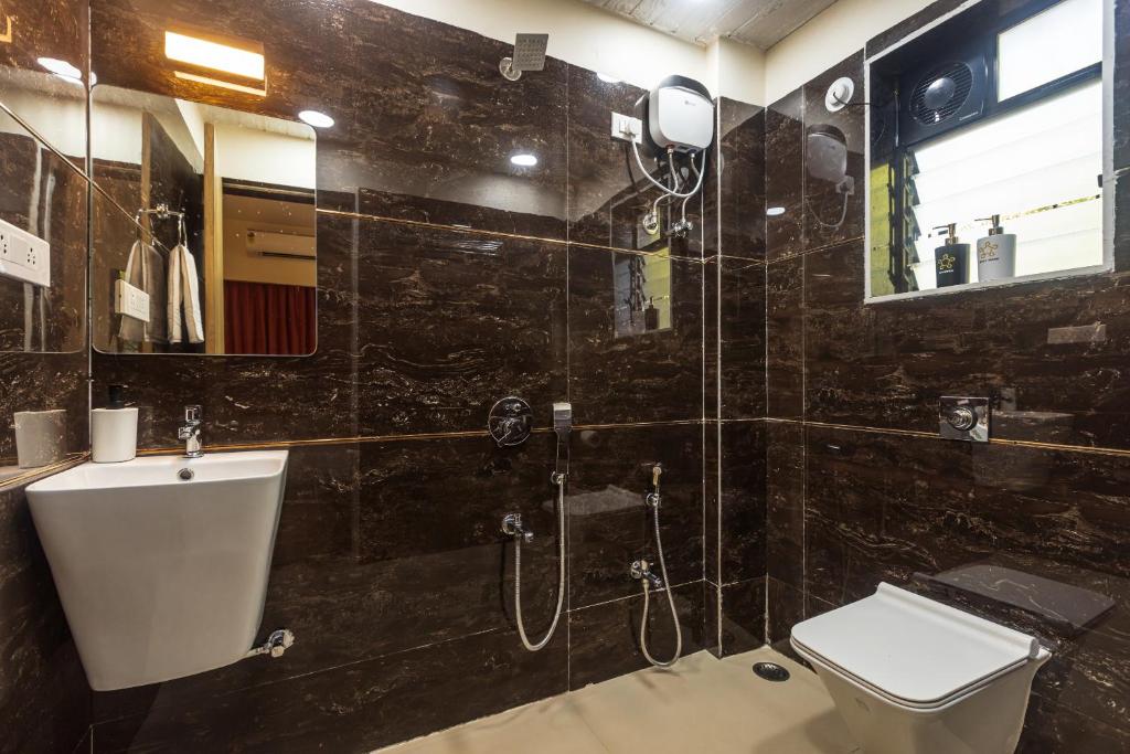 SaffronStays RiverFront Manor, 5-BDR pool villa by Pej River, Karjat ...