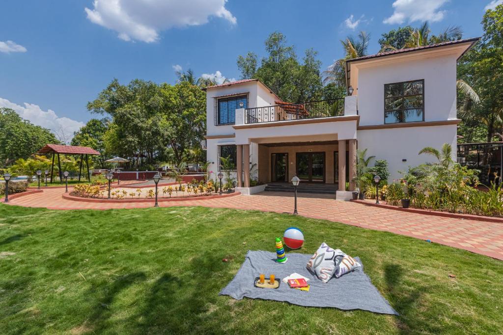 SaffronStays RiverFront Manor, 5-BDR pool villa by Pej River, Karjat ...