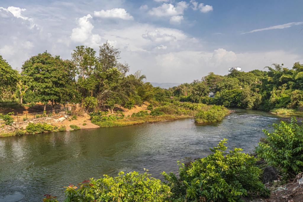 SaffronStays RiverFront Manor, 5-BDR pool villa by Pej River, Karjat ...