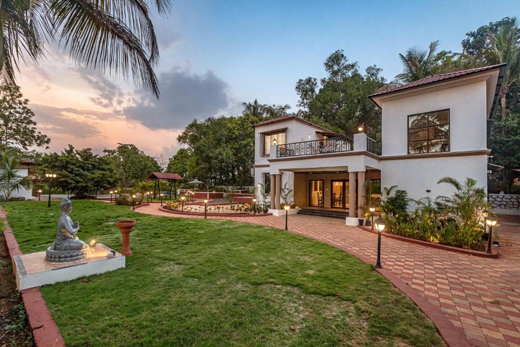SaffronStays RiverFront Manor, 5-BDR pool villa by Pej River, Karjat ...