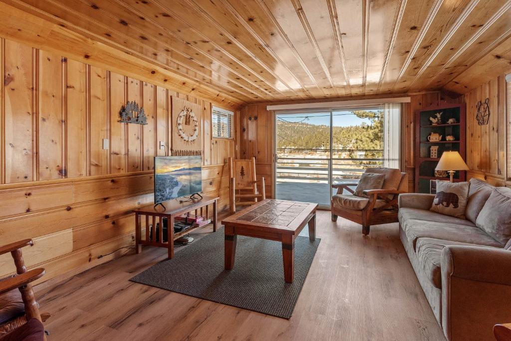 Boulder Bay Lakefront Getaway - Across the street from the lake and ...