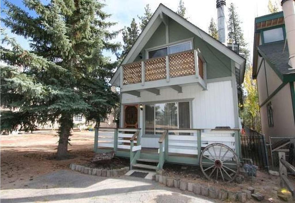 Village Hideaway - Perfectly cozy cabin with a beautiful location ...