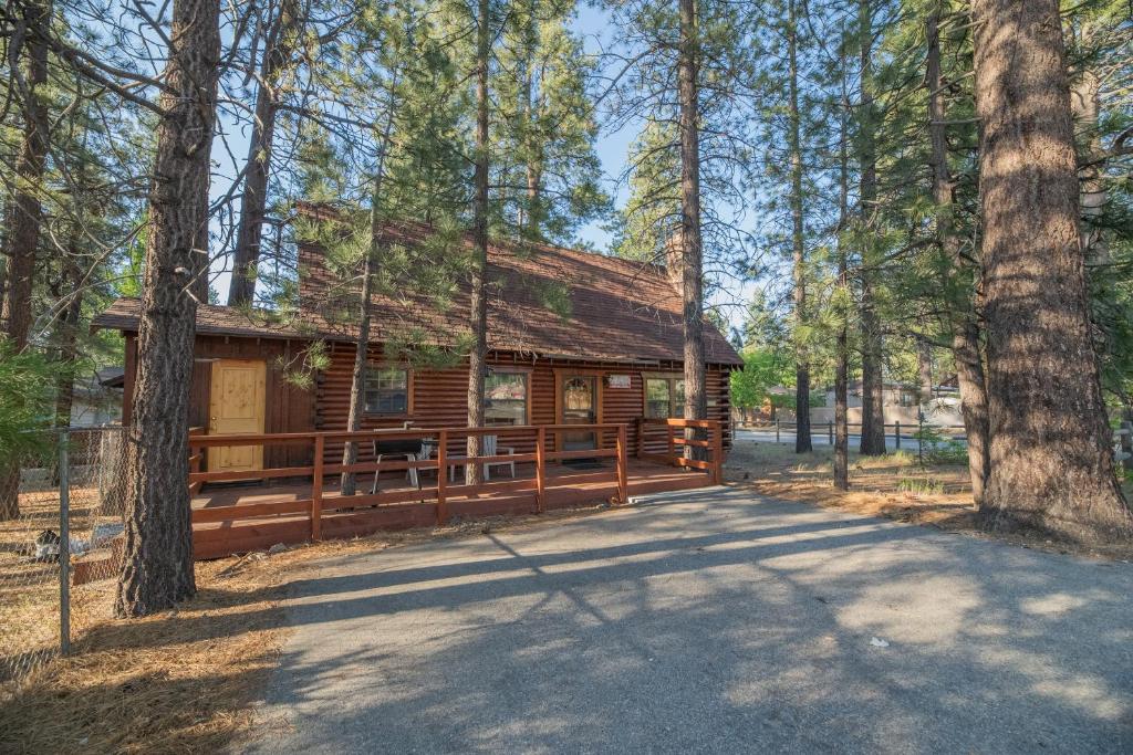 Rustic Pine - Rustic true log cabin with plenty of charm, Close to ...