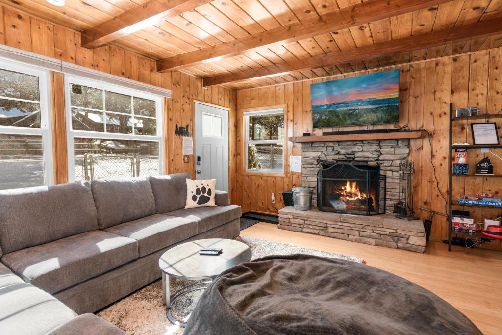 Bear's Booth - A true cabin experience with all the charm! Stunning ...