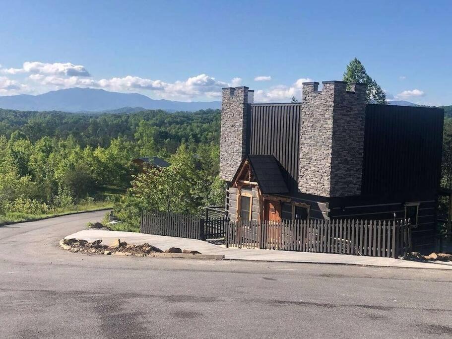 The Log Castle~Stunning Mountain Views~Hot Tub, Sevierville (updated ...