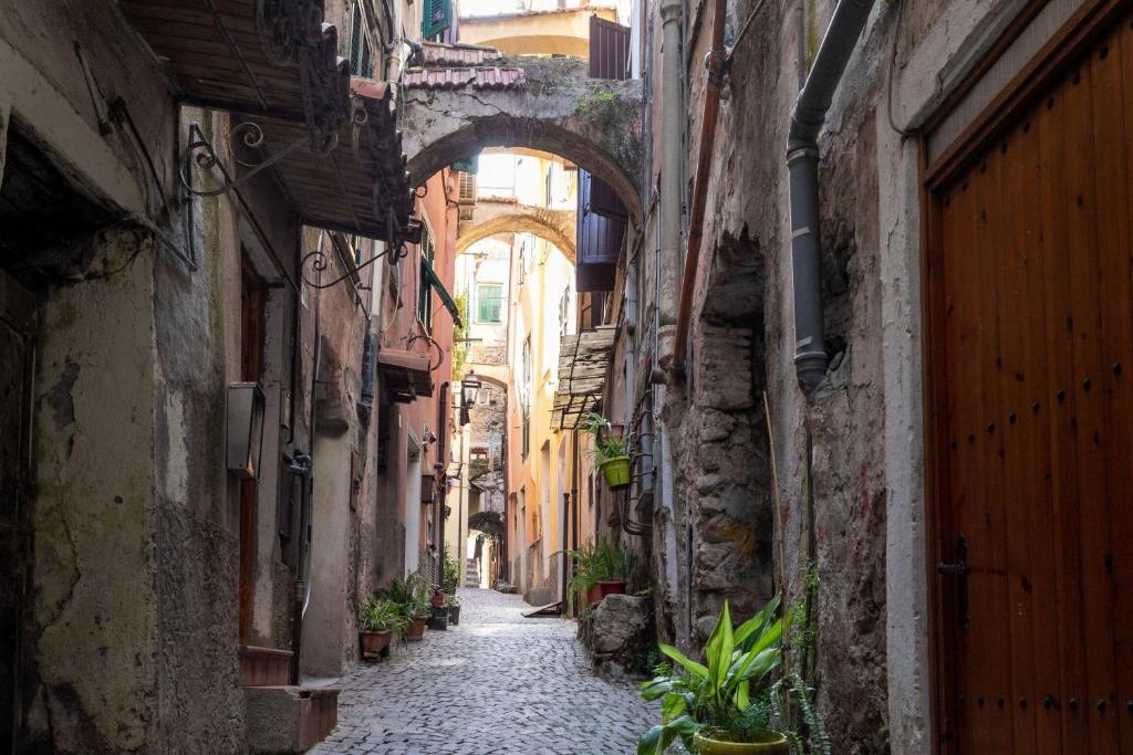 Frullo - Cozy And Authentic Two Bedrooms Apartment In Old Town ...