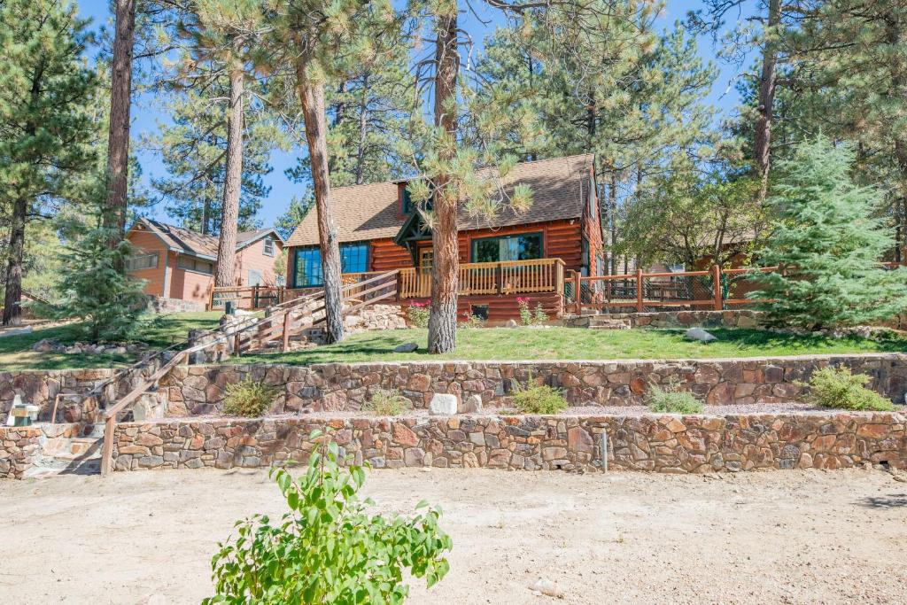 Big Bear Retreat - A charming mountain cabin with easy access to Big ...