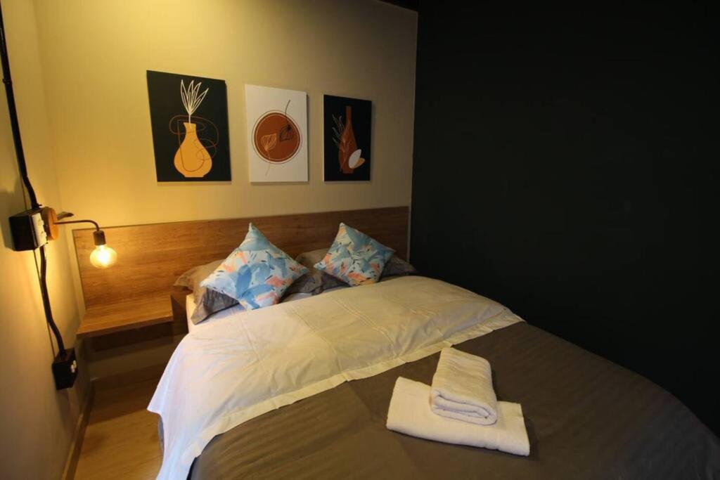 Estudio sector Universidad de Medellín - ONE205 By Roots Rentals ...