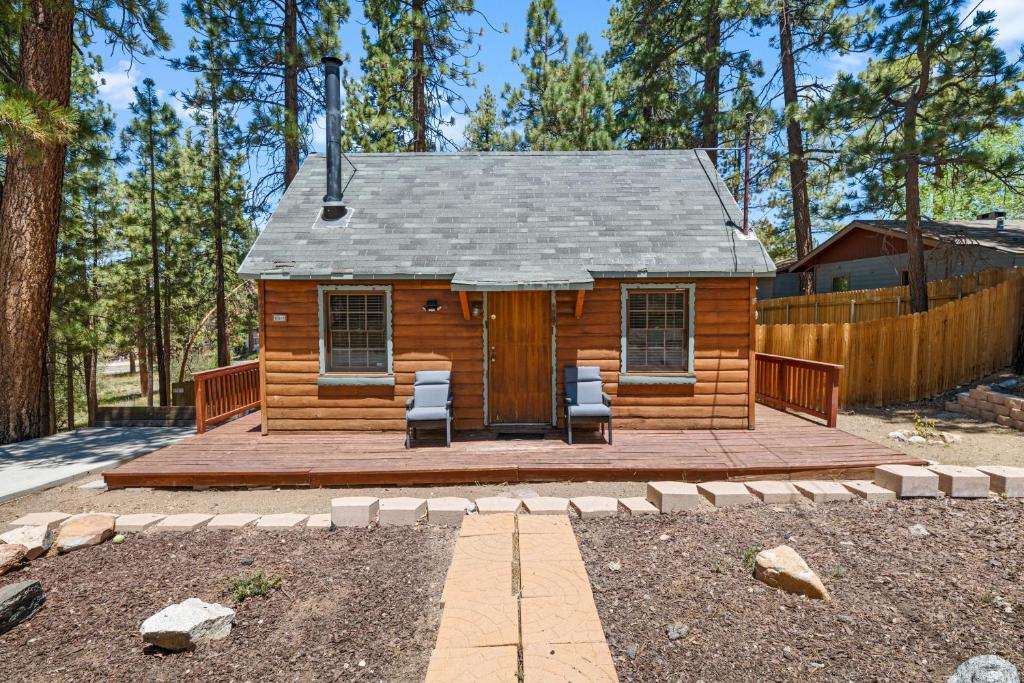 Highland Hideaway - Walk to lake and village!, Big Bear Lake (updated ...