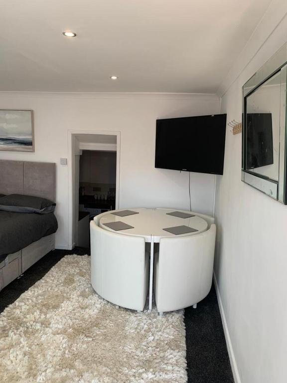 Beautiful studio apartment, Pembrokeshire (updated prices 2025)