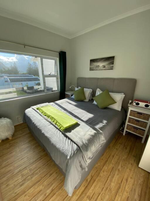 Tranquil Waterfront Hideaway with Stunning Views, Cape Town (updated ...