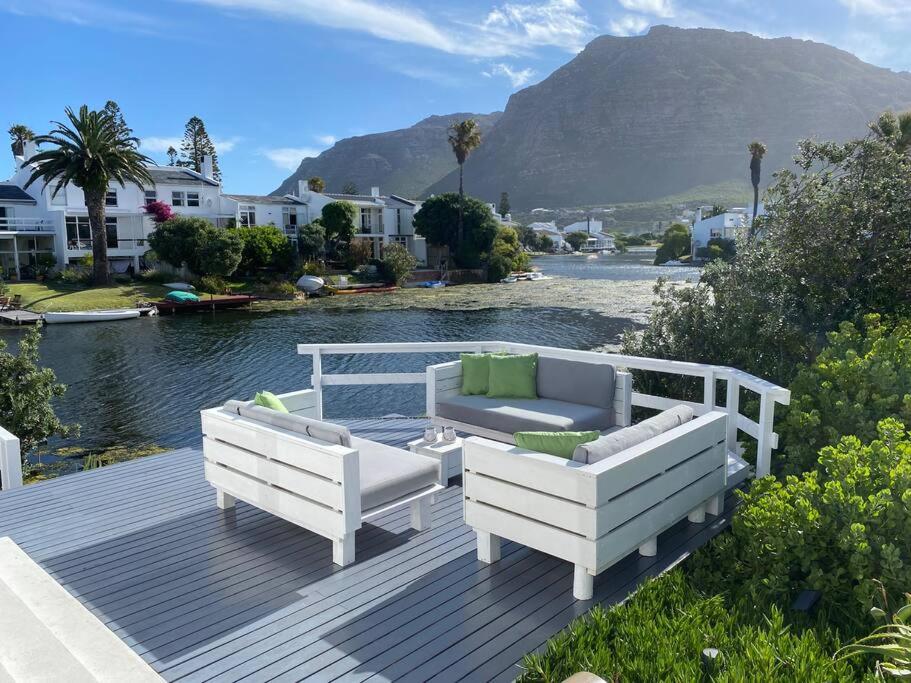Tranquil Waterfront Hideaway with Stunning Views, Cape Town (updated ...