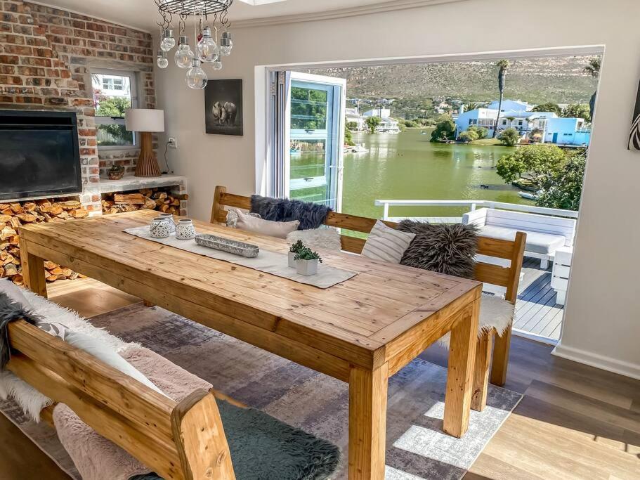 Tranquil Waterfront Hideaway with Stunning Views, Cape Town (updated ...