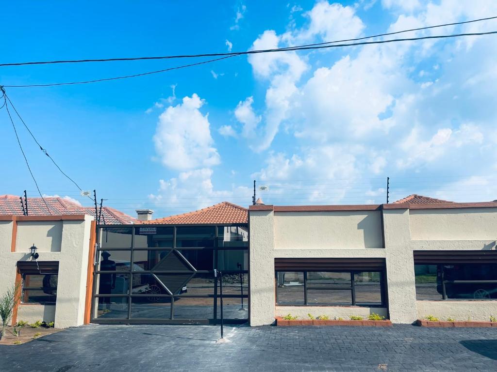 Mpisana boutique guesthouse, Tweefontein (updated prices 2024)