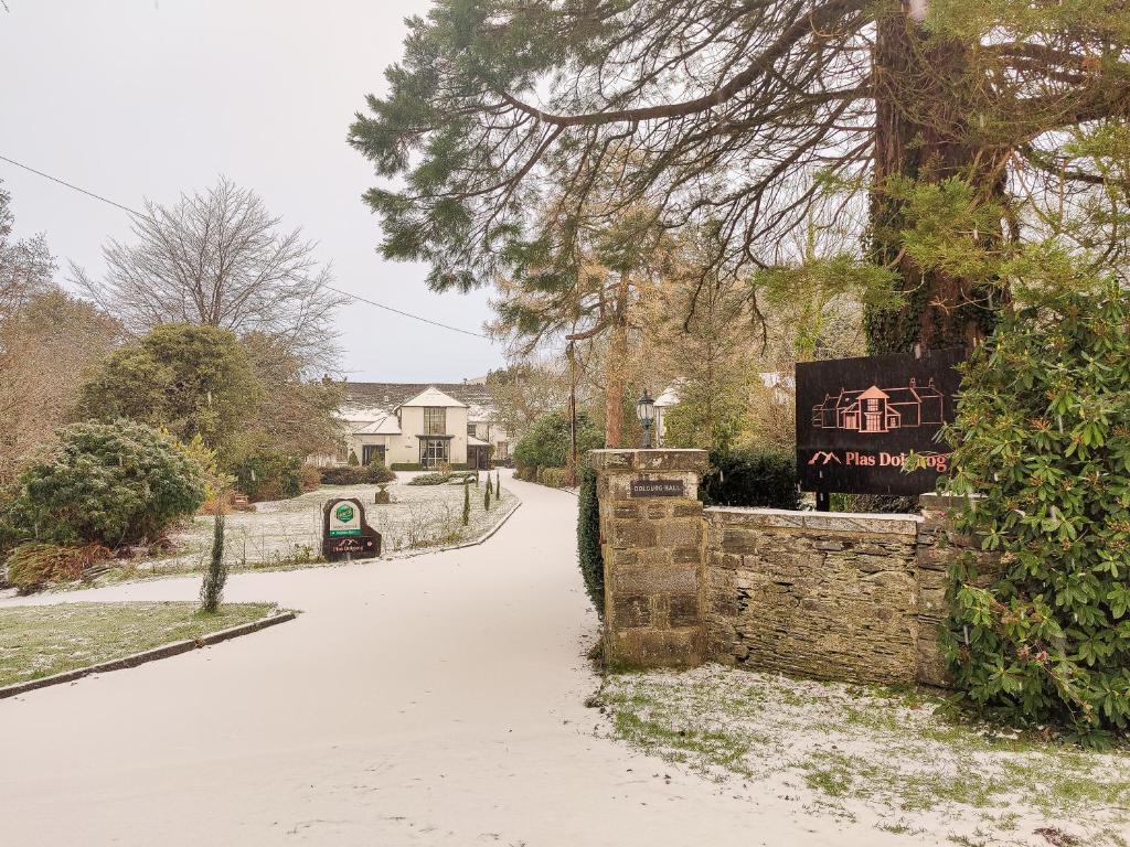 Double room in country estate, Machynlleth (updated prices 2025)