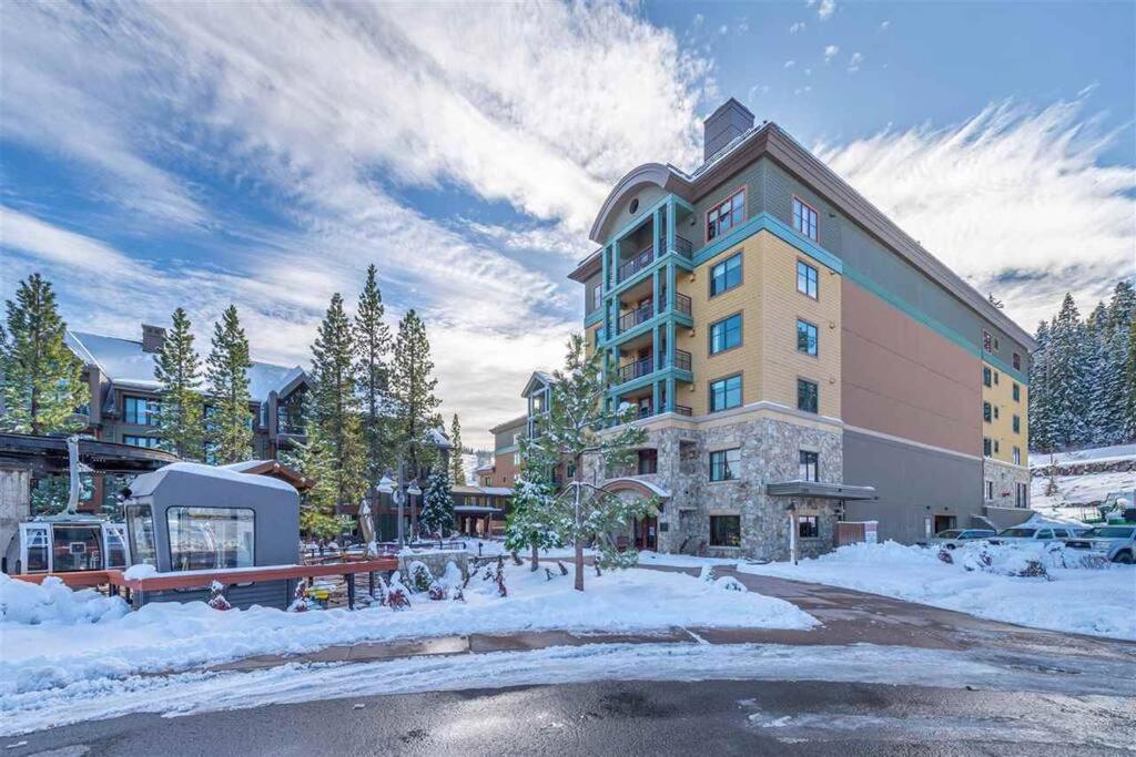 13051 Ritz Carlton Highlands Ct, Truckee (updated prices 2026)