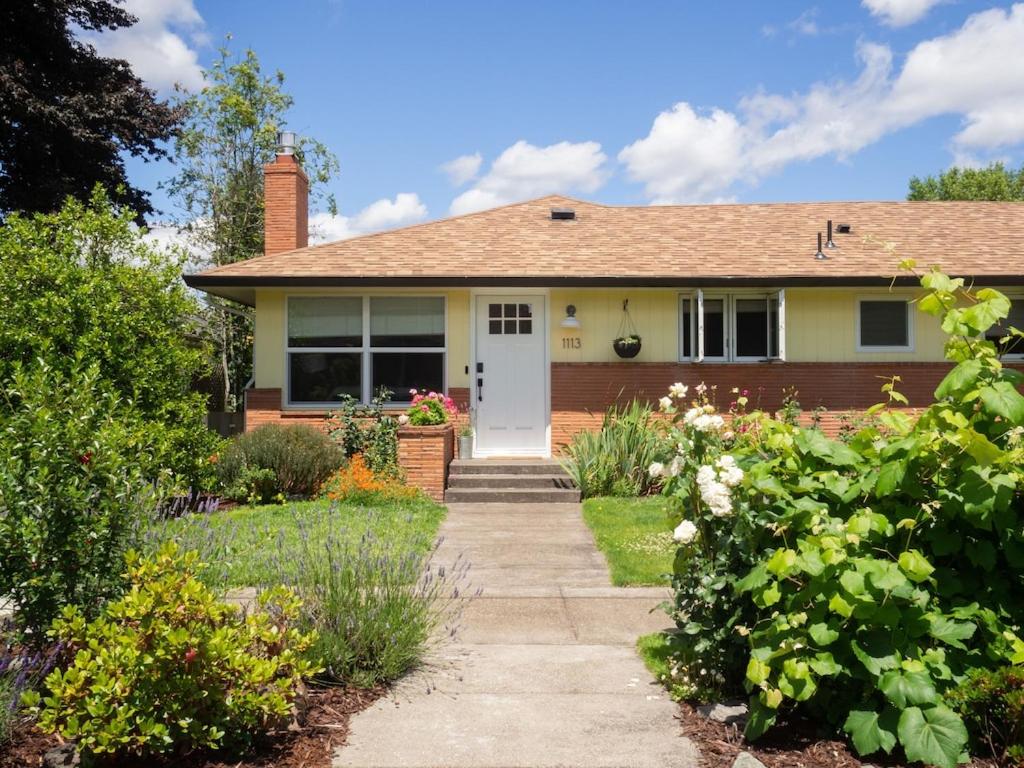 Hideaway House Tucked In The Heart Of Mcminnville - McMinnville, OR