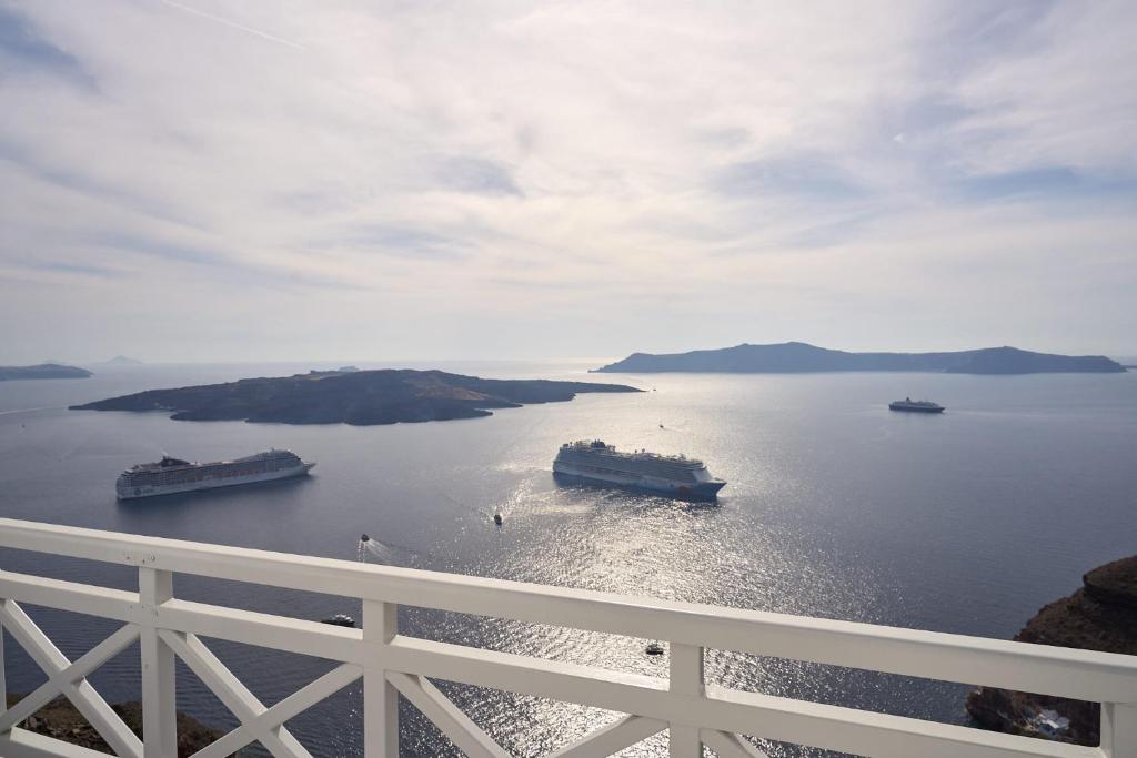 Amphitheater Cave Houses, Fira (precios actualizados 2025)