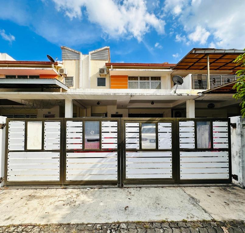 Fitzw Homestay Kota SAS - All rooms with aircond, Kuantan (updated ...