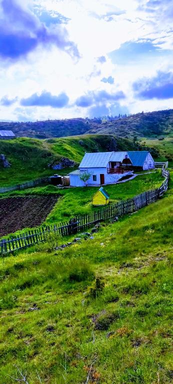 Weekend house in the Piva nature park, Plužine (aktualne ceny na rok 2026)
