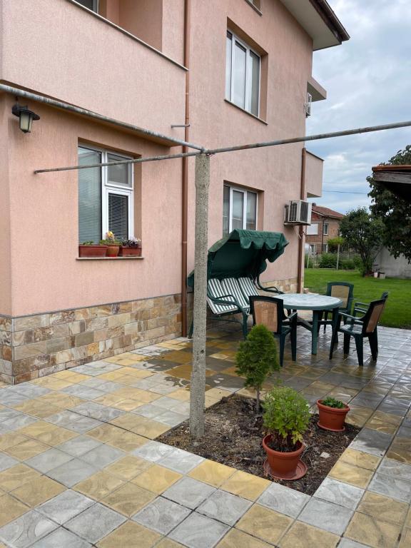 Къща Бети самостоятелни апартаменти с двор край Пловдив, Skutare ...